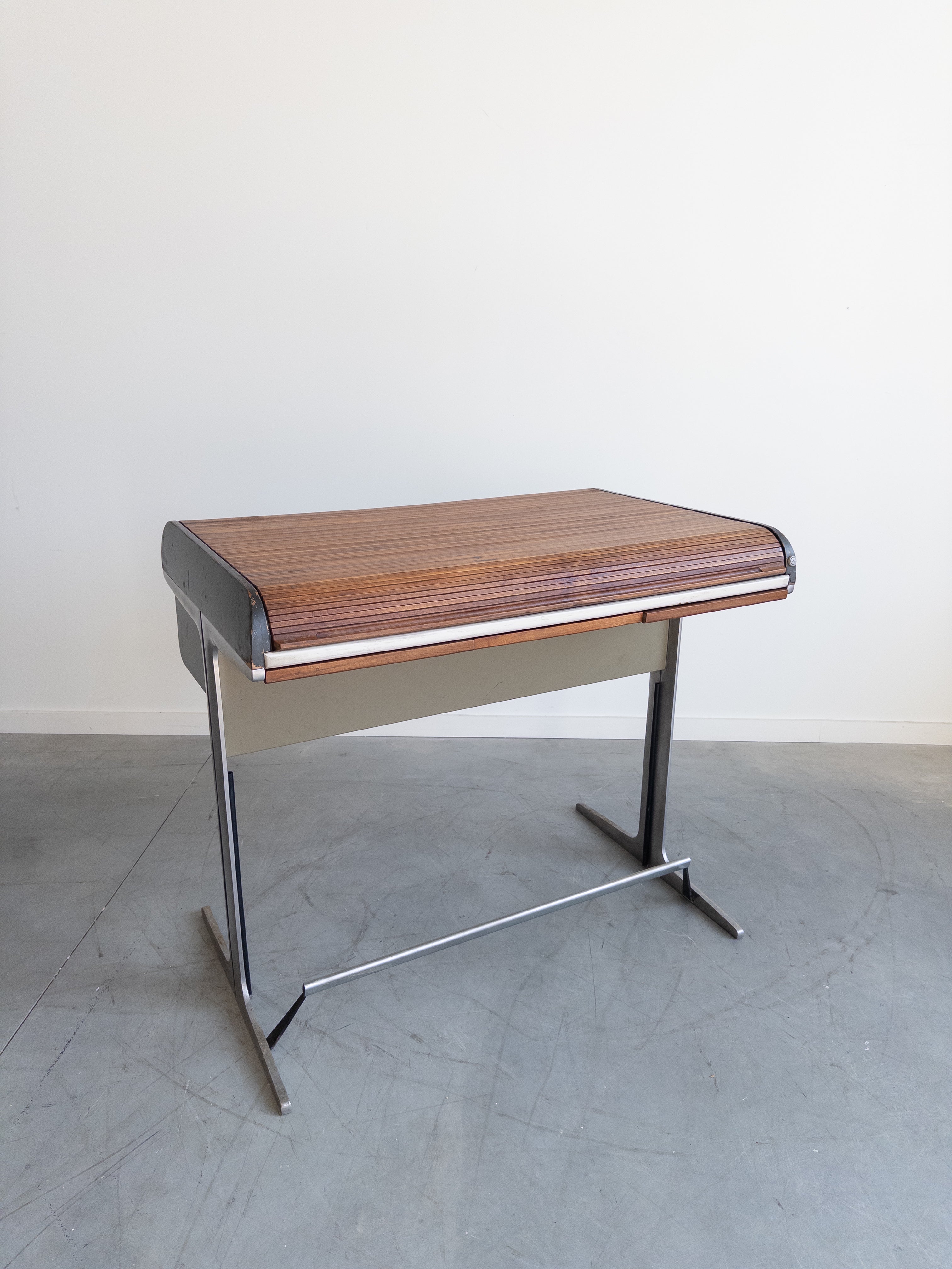 Action Office Standing Desk by George Nelson and Robert Propst for Her ...
